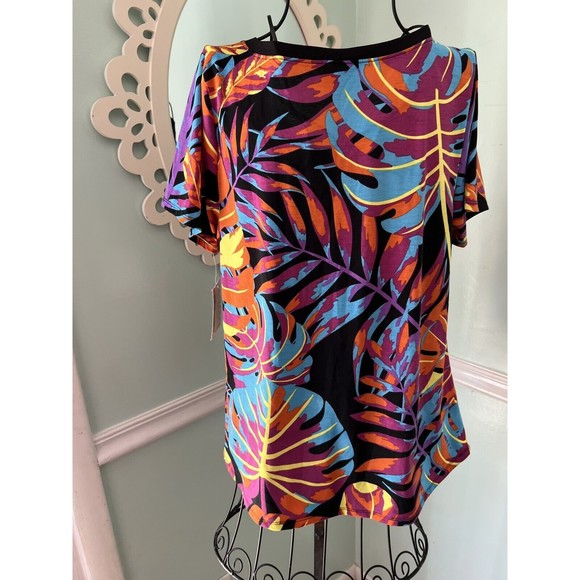 LuLaRoe | Tops | Lularoe Vneck Christy T Size Medium Fast Shipping ...